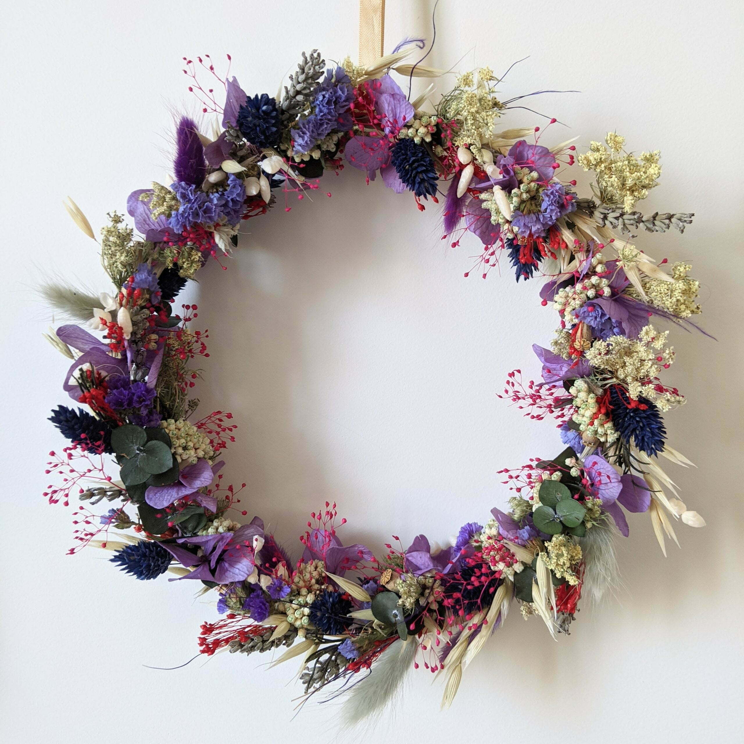 Couronne murale de fleurs stabilisées et fleurs séchées, Violla - Flora ...