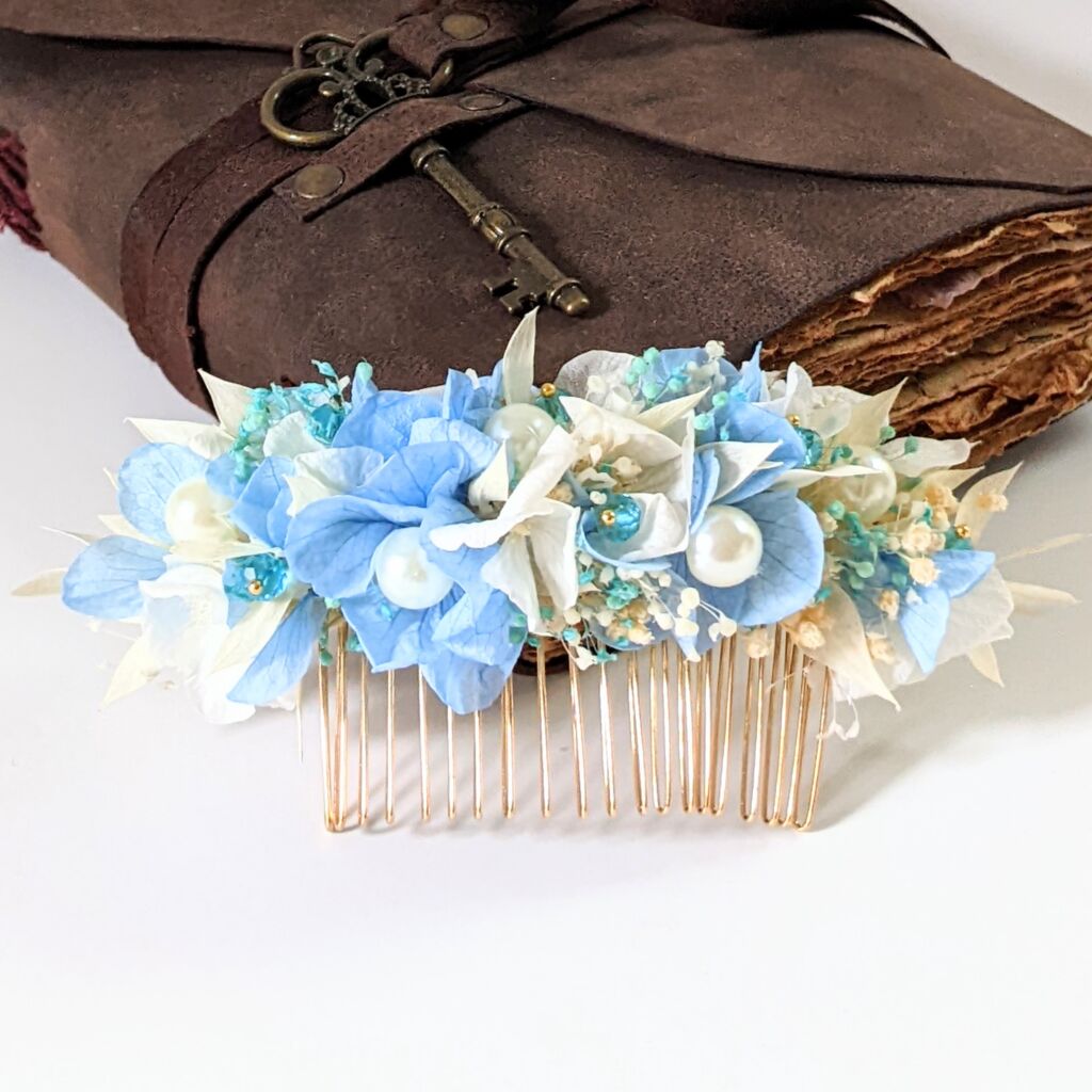 Peigne à cheveux fleuri pour coiffure de mariage avec fleurs ...